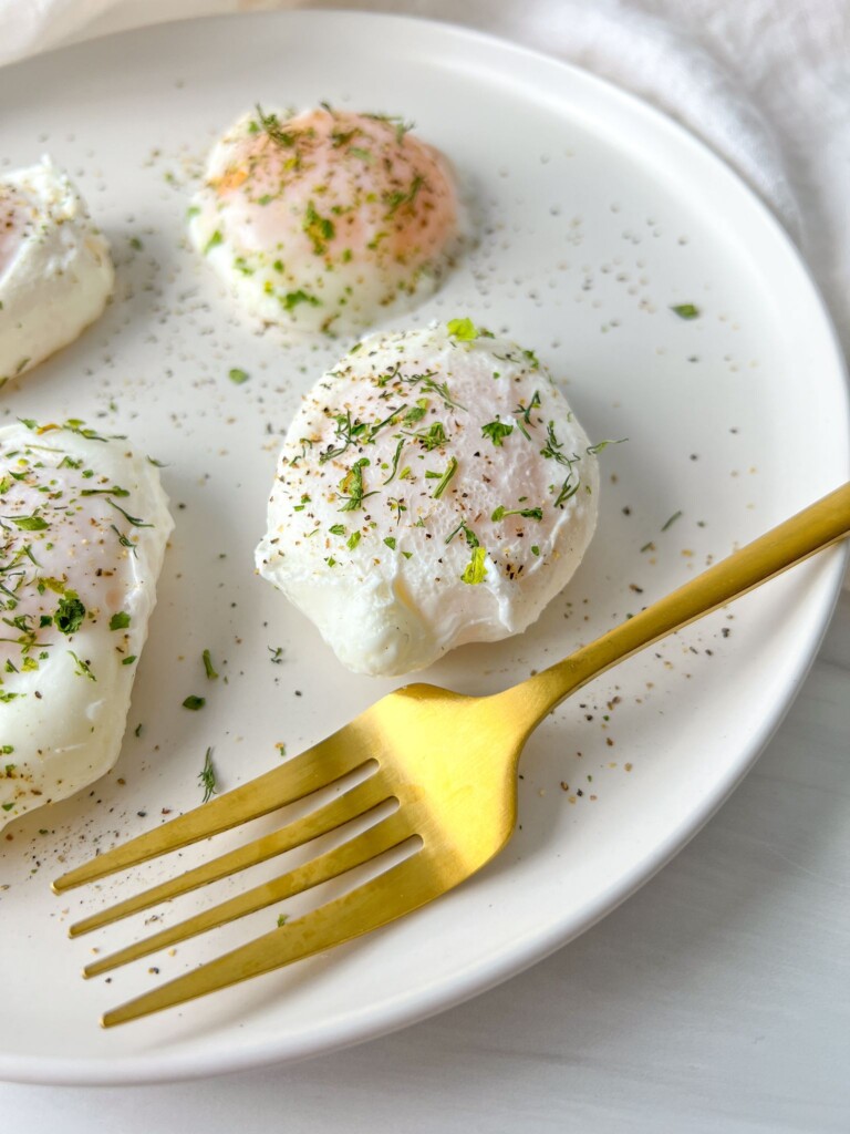 How to Poach Eggs - The Modern Nonna